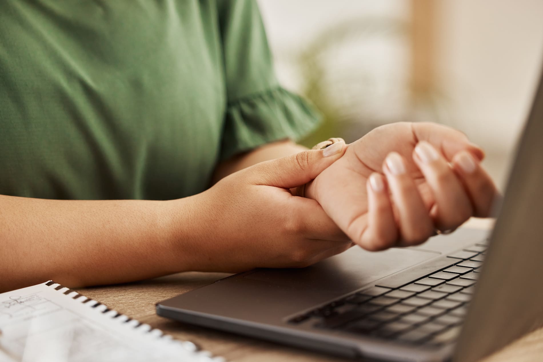 A Guide To Wrist Sprain - Oppo Health Quality Orthopaedic Supports and ...
